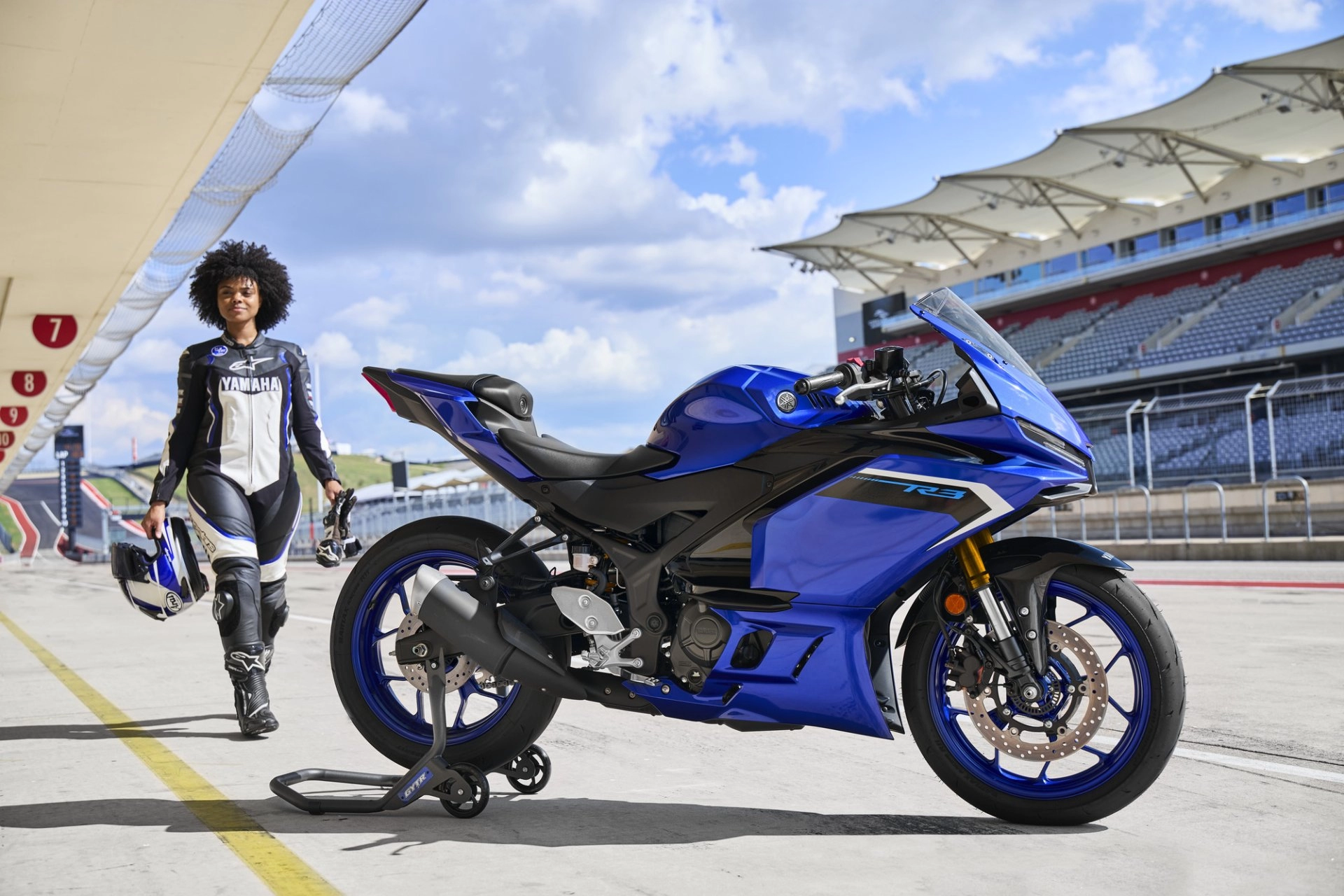 2025 YZF-R3 - Augmented Reality | Yamaha Motorsports, USA
